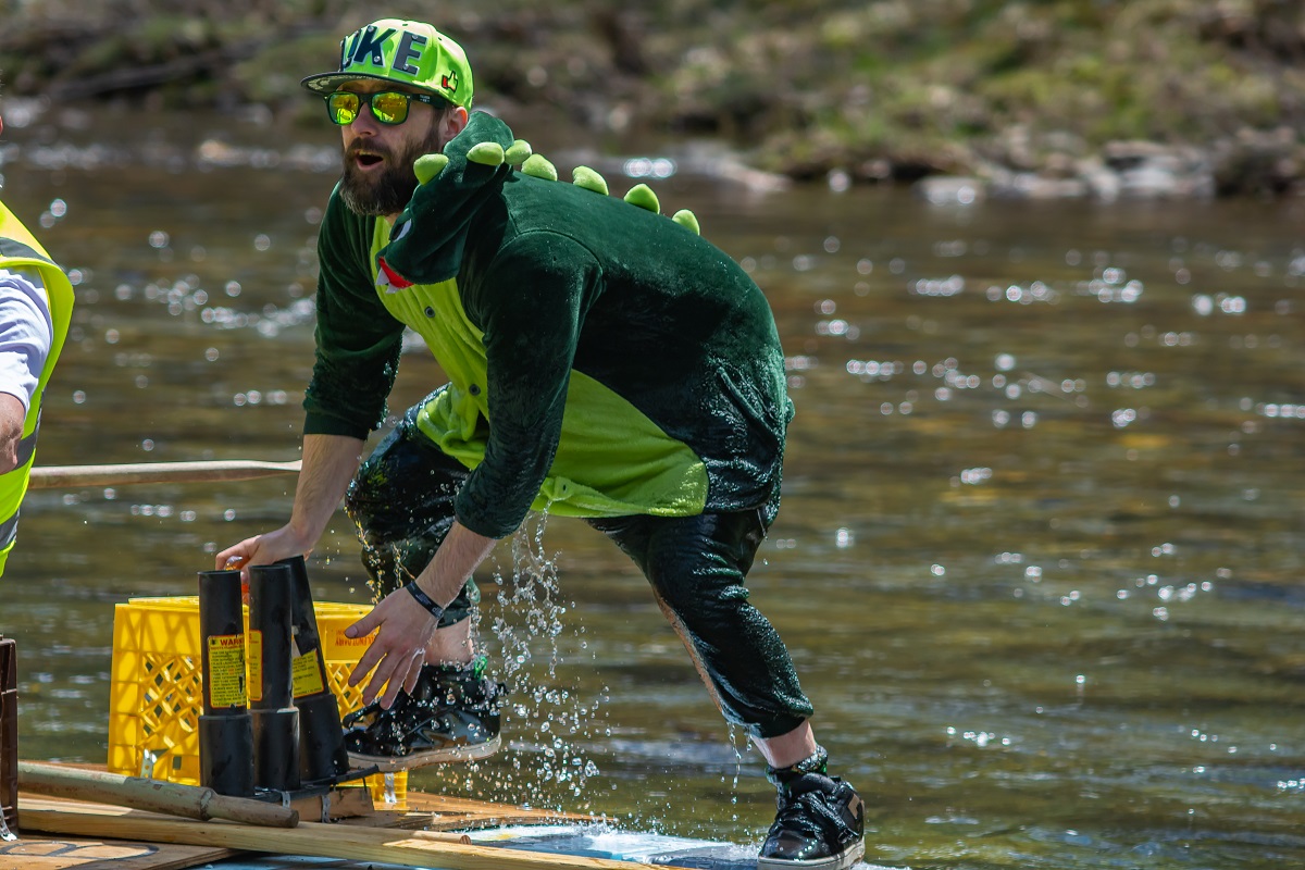 Costume Bridgewater Raft Race VT - Vagabond Way